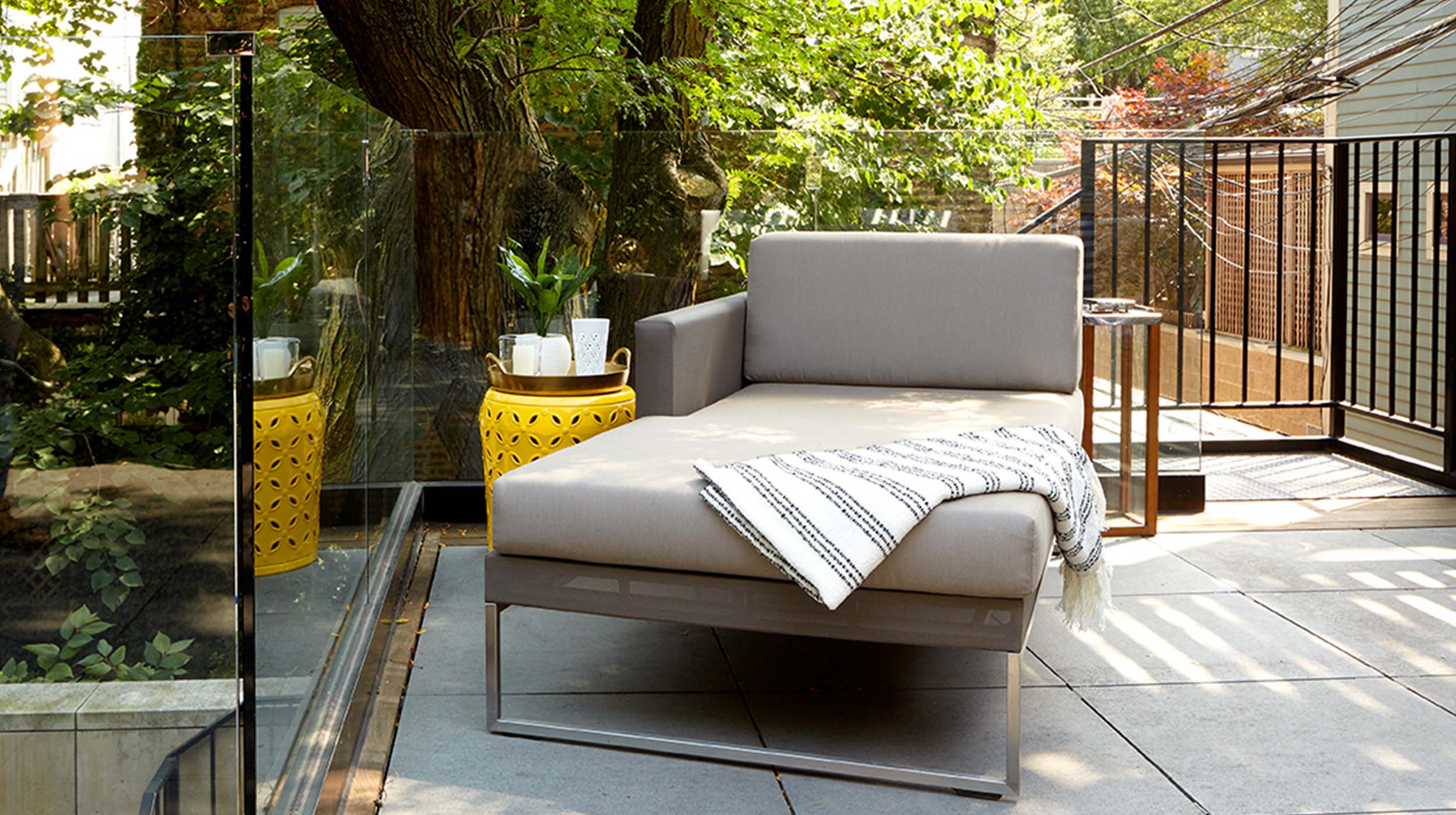 Old Town Terrace In The Trees | Projects | Chicago Roof Deck + Garden